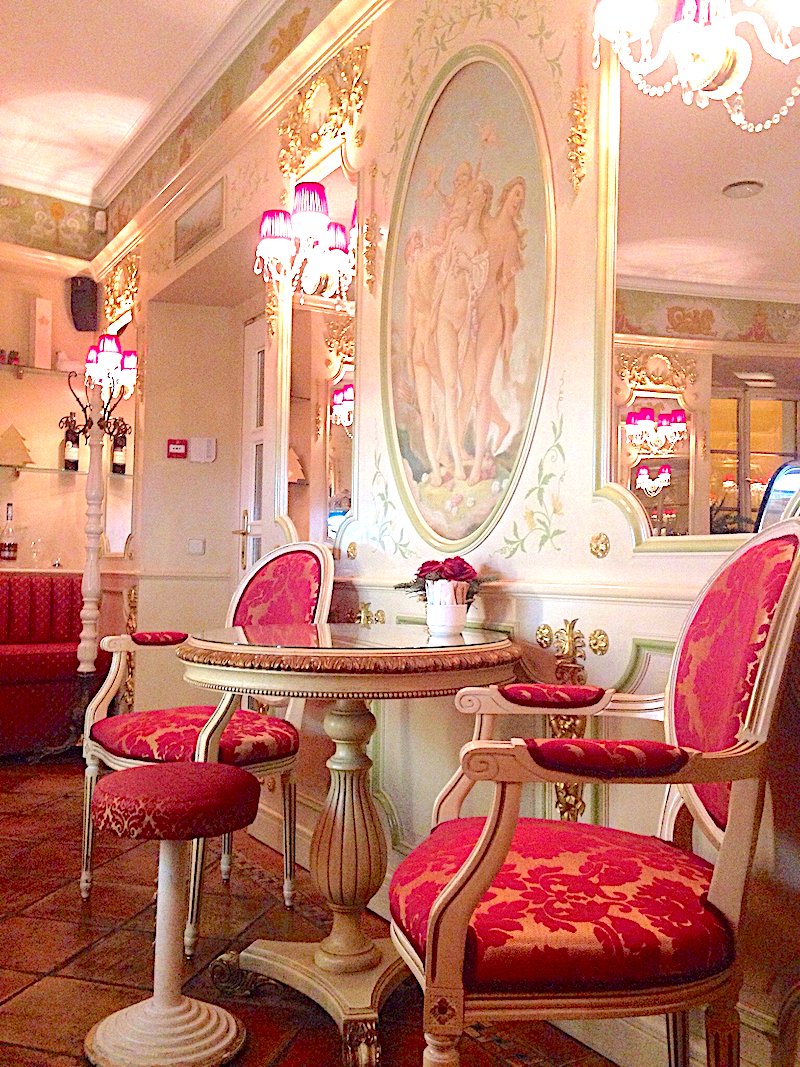 The Delightful Interiors of The Barocco Vaneziano Café | Tres Bohemes